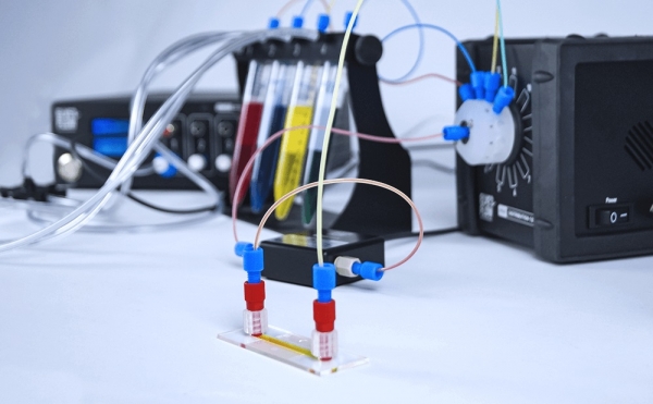 Elveflow microfluidic system for dynamic cell culture | DLLEADERLAB